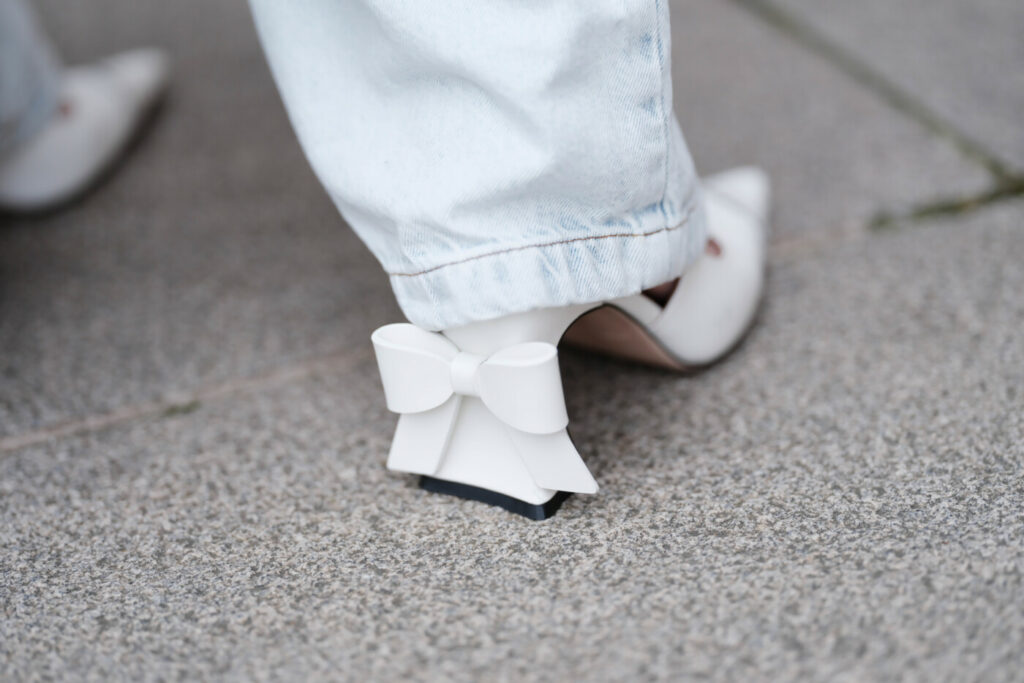 Coquette style: czym jest? Stylizacje coquette